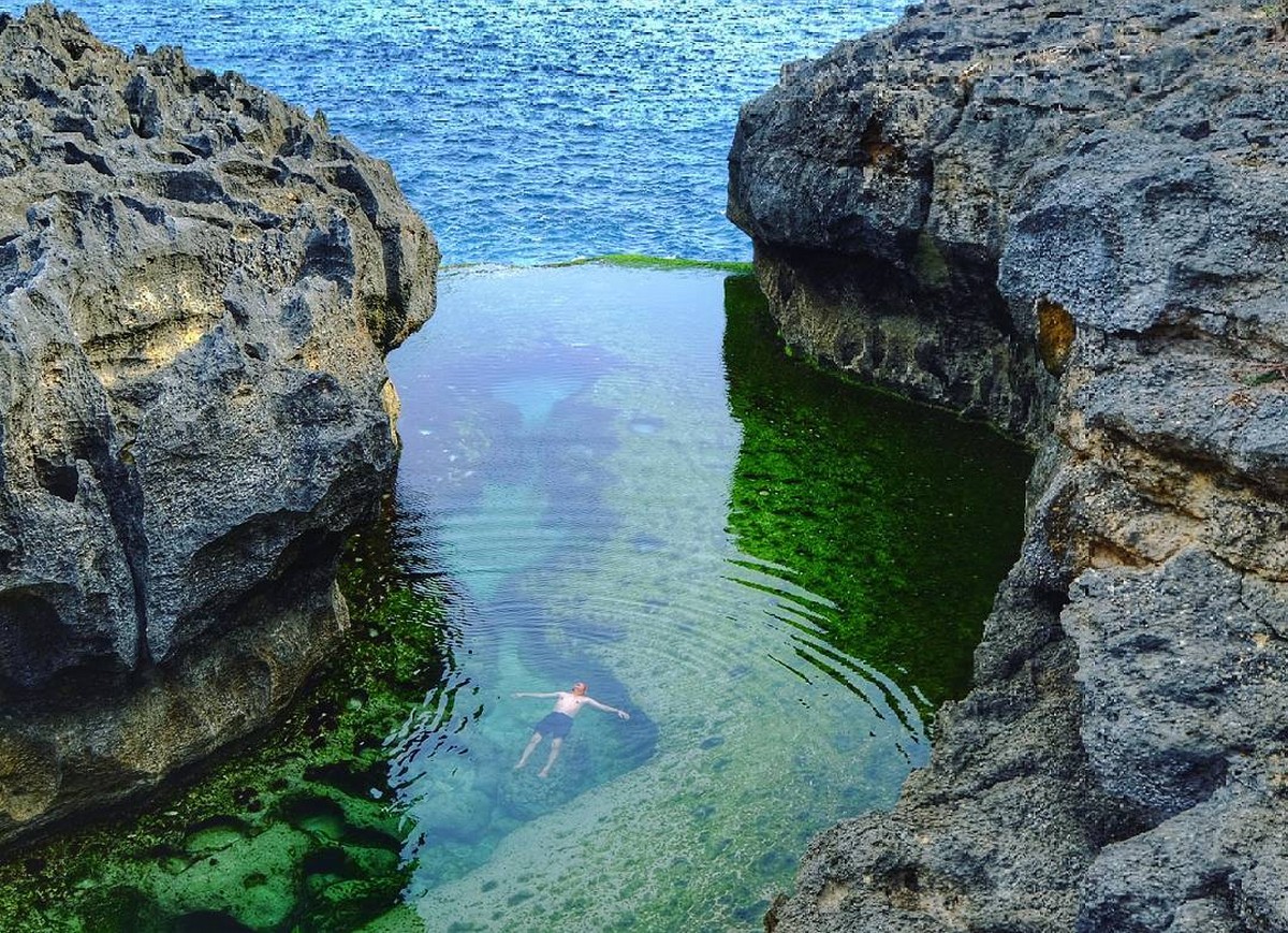 ANGEL BILLABONG BEACH IN NUSA PENIDA ISLANDS - NATURE ROCK LAGOON AND ...